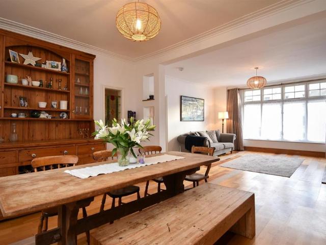 6 bedroom terraced house for sale