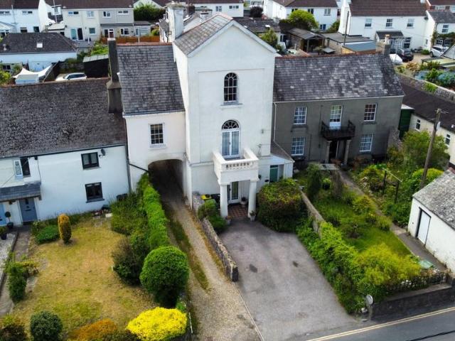 6 bedroom terraced house for sale