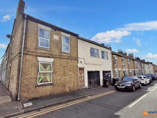 6 bedroom terraced house for sale