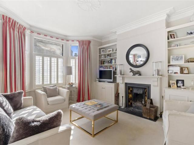 6 bedroom terraced house for sale