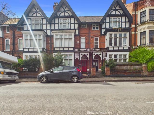 8 bedroom terraced house for sale