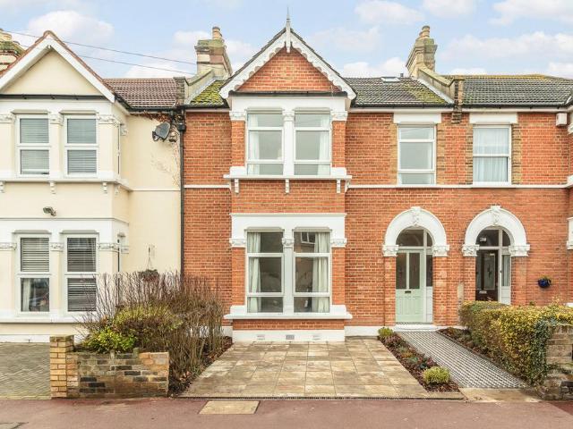 6 bedroom terraced house for sale