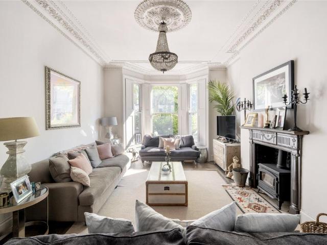 6 bedroom terraced house for sale
