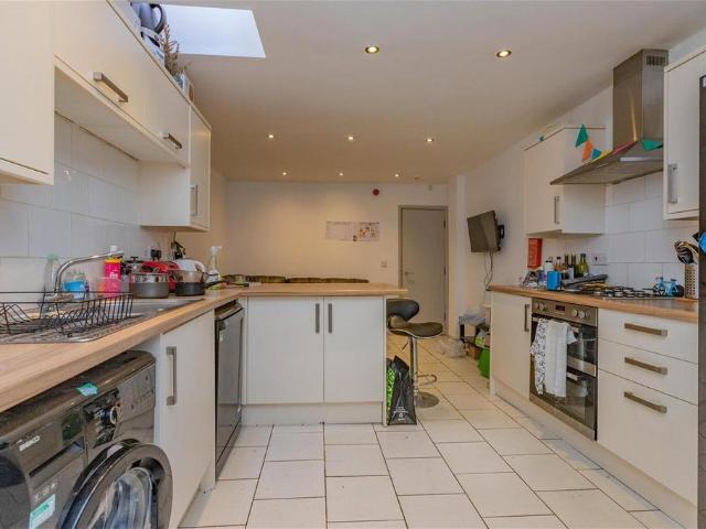 6 bedroom terraced house for sale