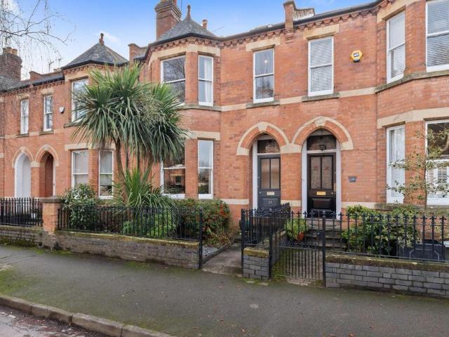6 bedroom terraced house for sale