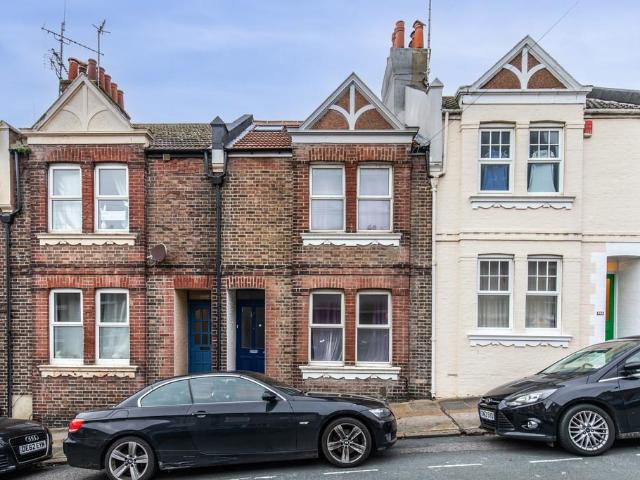 6 bedroom terraced house for sale