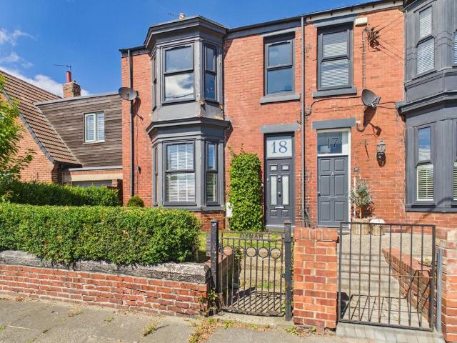 6 bedroom terraced house for sale