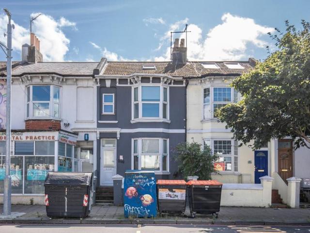6 bedroom terraced house for sale