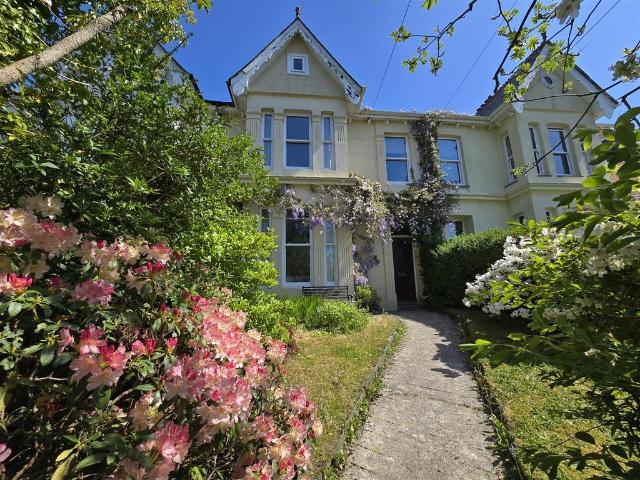 6 bedroom terraced house for sale