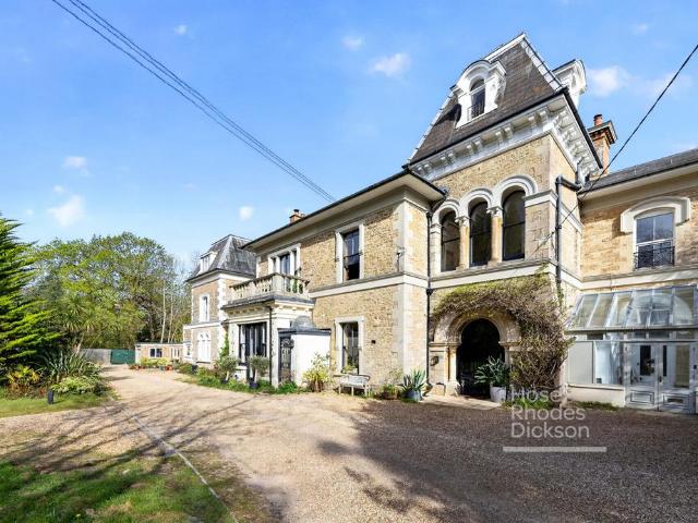 6 bedroom terraced house for sale