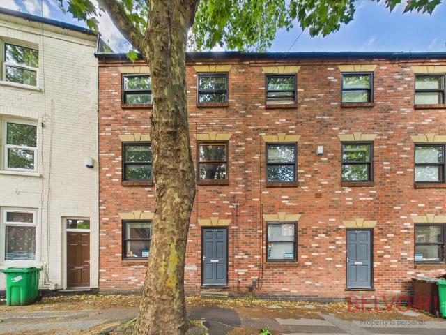 6 bedroom terraced house for sale