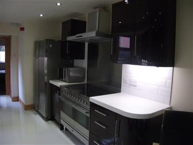 6 bedroom terraced house for sale