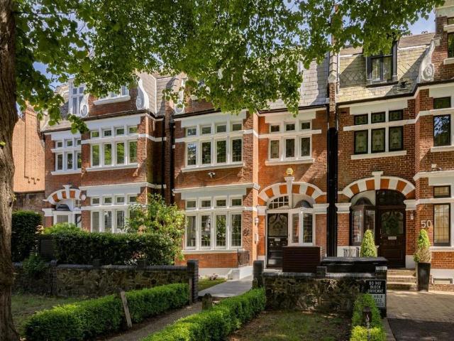 6 bedroom terraced house for sale