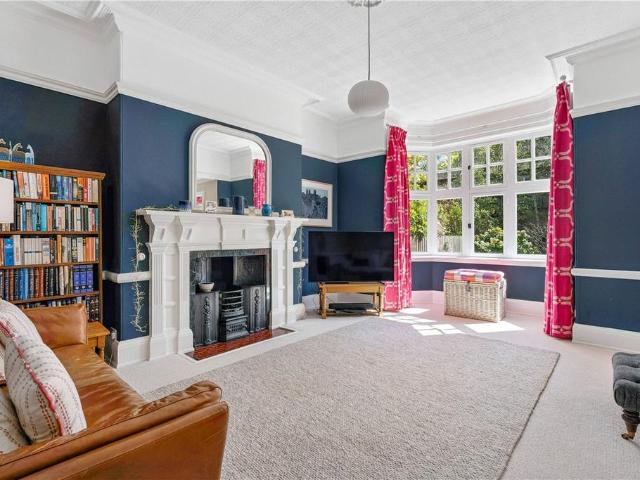 6 bedroom terraced house for sale