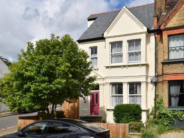 6 bedroom terraced house for sale