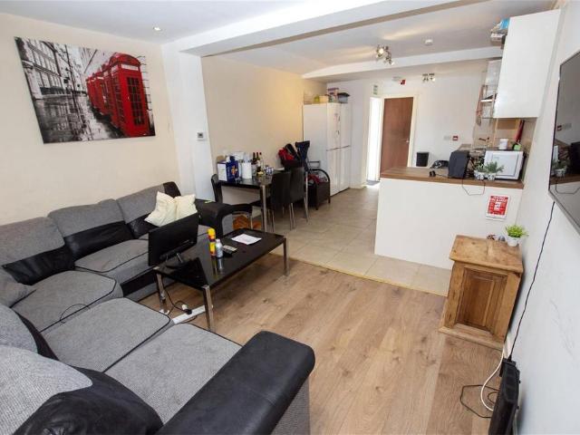 6 bedroom terraced house for sale