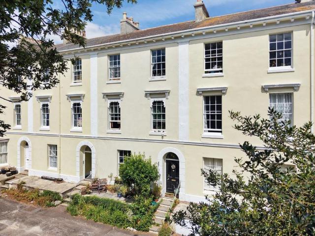6 bedroom terraced house for sale