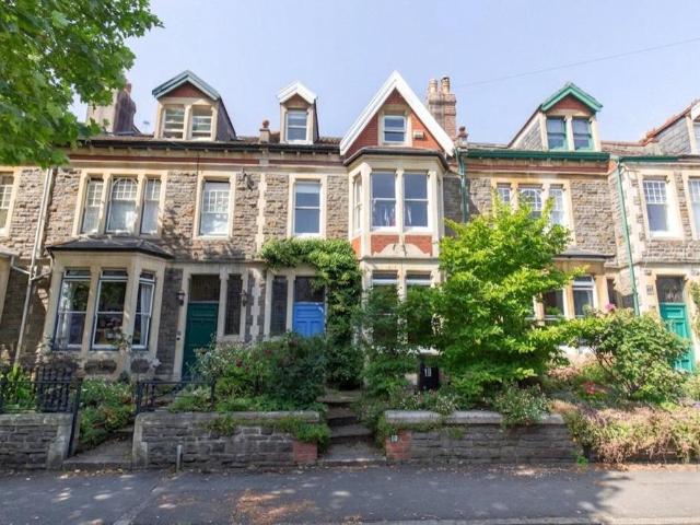 6 bedroom terraced house for sale