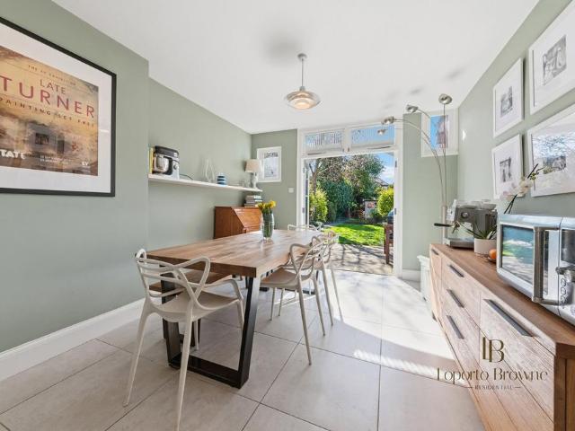 6 bedroom terraced house for sale