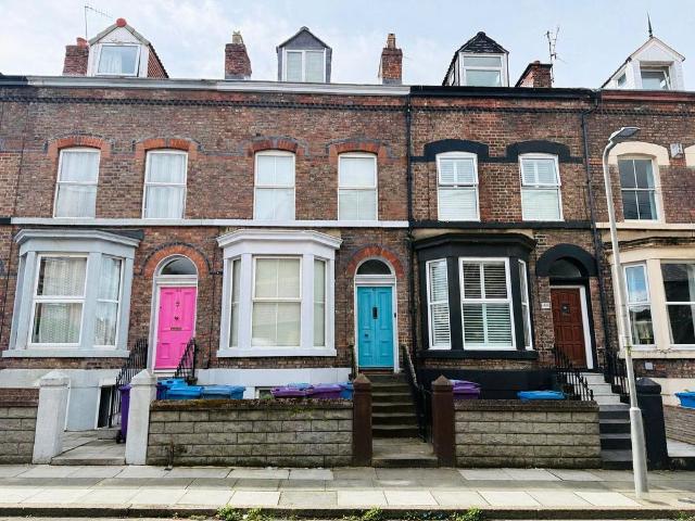 6 bedroom terraced house for sale