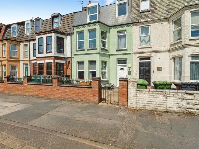 6 bedroom terraced house for sale