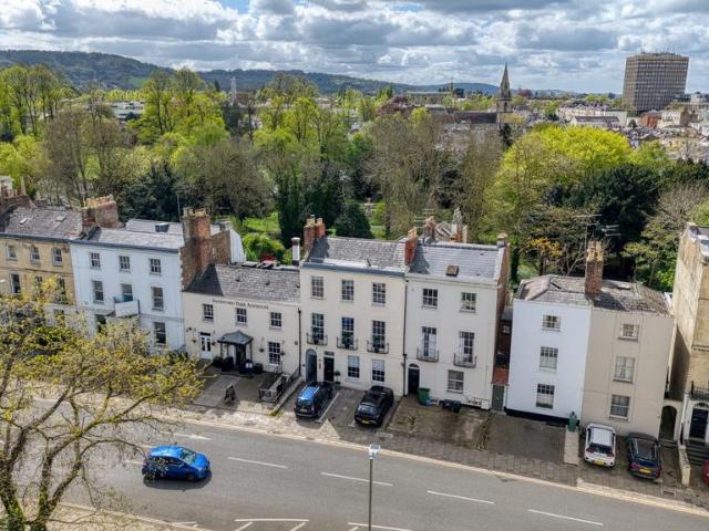 6 bedroom terraced house for sale