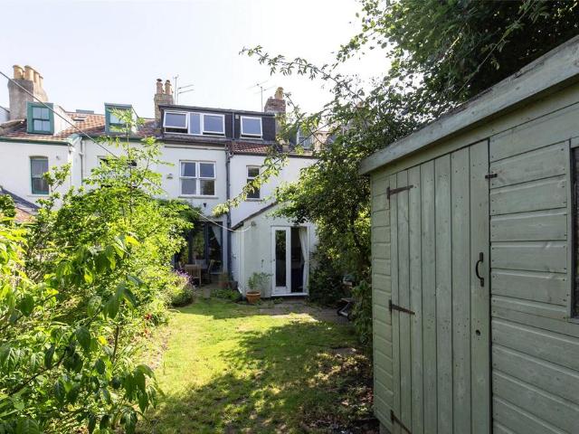 6 bedroom terraced house for sale