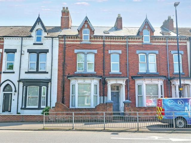 6 bedroom terraced house for sale