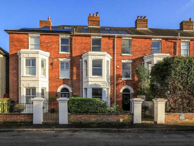 6 bedroom terraced house for sale
