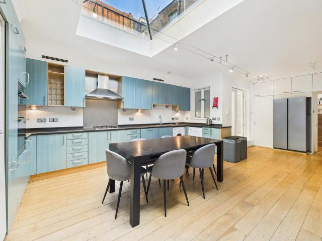 6 bedroom terraced house for sale
