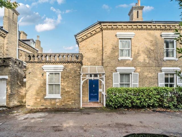 6 bedroom terraced house for sale