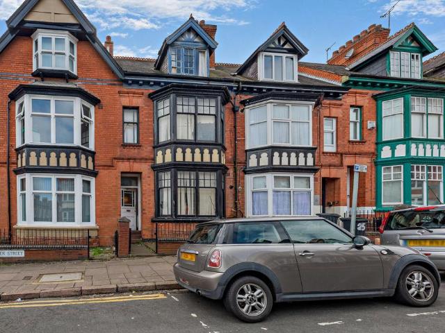 6 bedroom terraced house for sale
