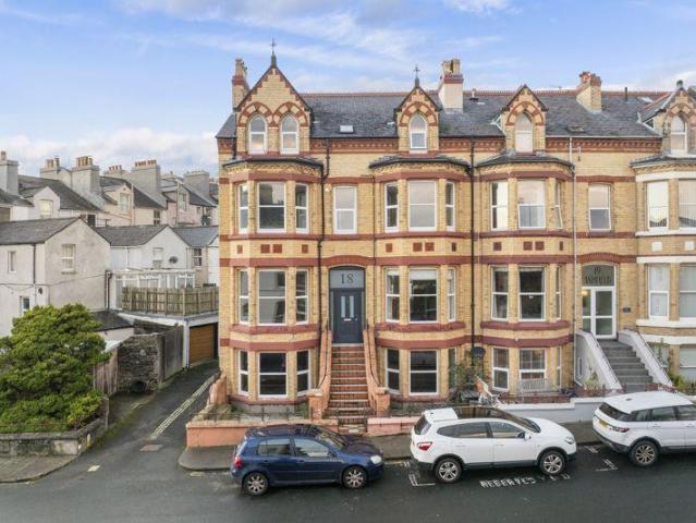 6 bedroom terraced house for sale
