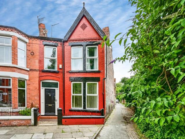 6 bedroom terraced house for sale