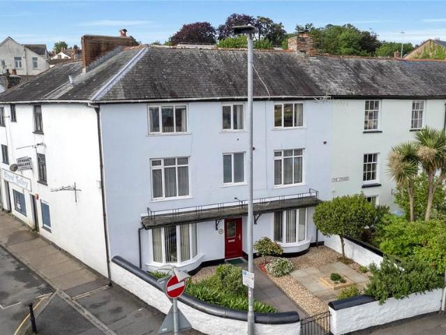 6 bedroom terraced house for sale