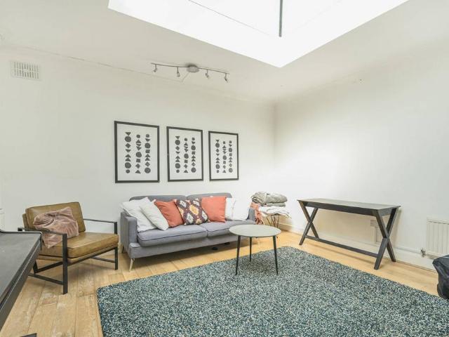 6 bedroom terraced house for sale