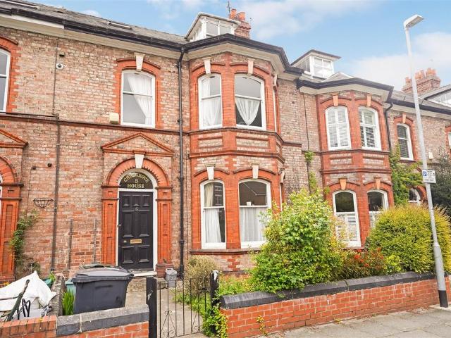 6 bedroom terraced house for sale
