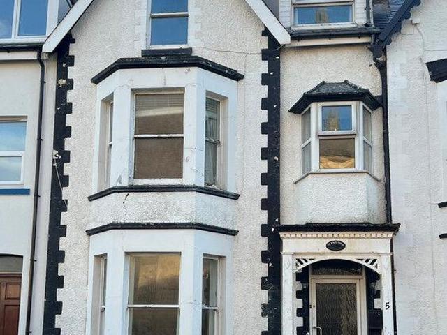 6 bedroom terraced house for sale