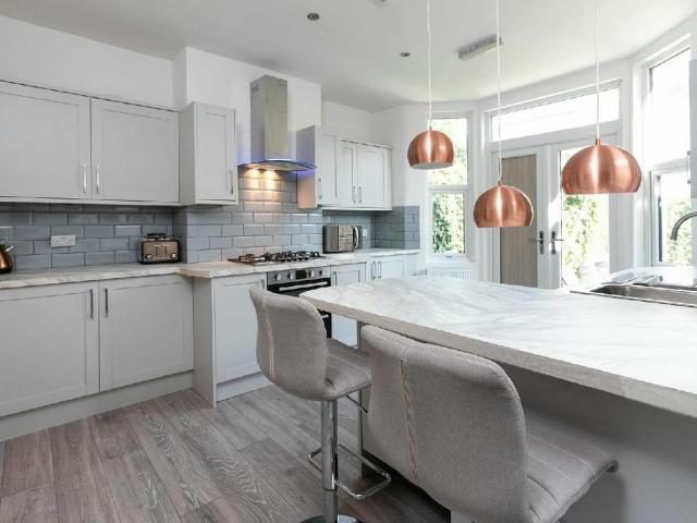 6 bedroom terraced house for sale