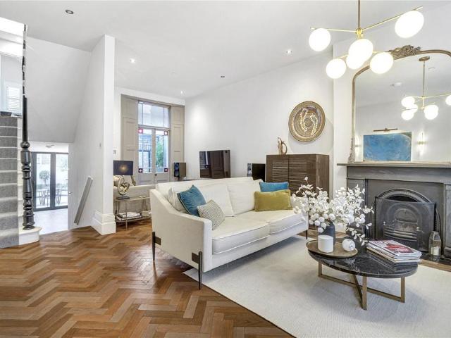 6 bedroom terraced house for sale