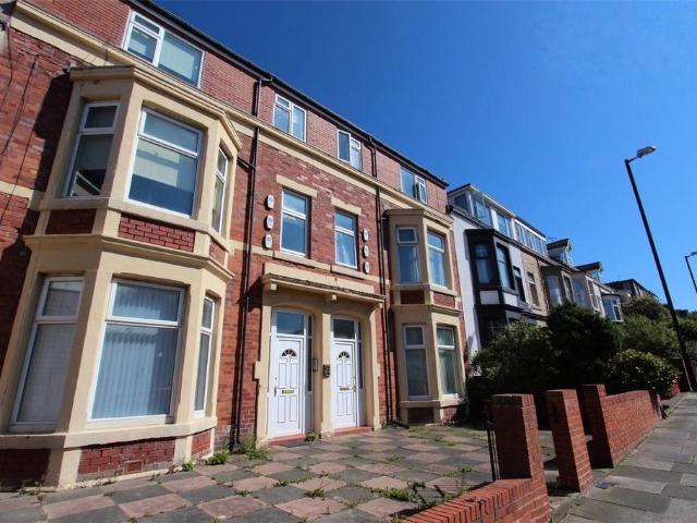 6 bedroom terraced house for sale