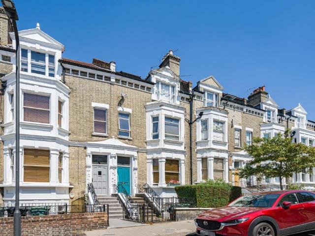 6 bedroom terraced house for sale