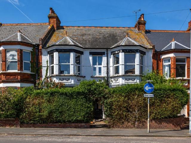 6 bedroom terraced house for sale