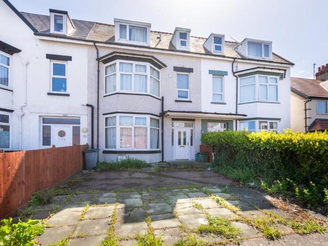 6 bedroom terraced house for sale