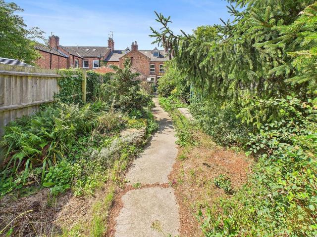 6 bedroom terraced house for sale