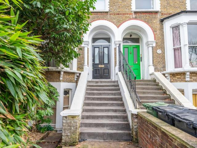 6 bedroom terraced house for sale