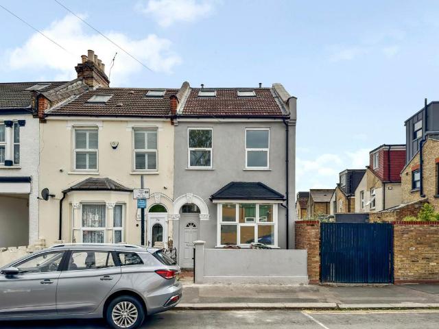 6 bedroom terraced house for sale