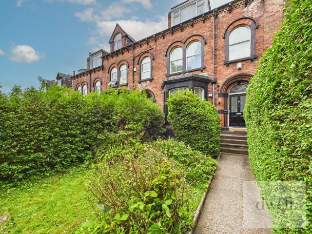 6 bedroom terraced house for sale