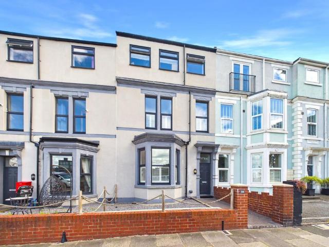6 bedroom terraced house for sale