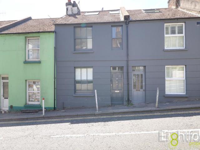6 bedroom terraced house for sale
